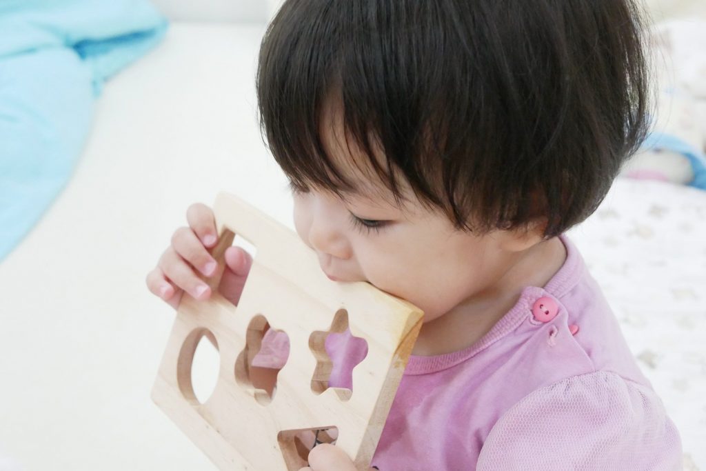 Baby Mouthing - Precautions And Tips to Stop it - Being The Parent